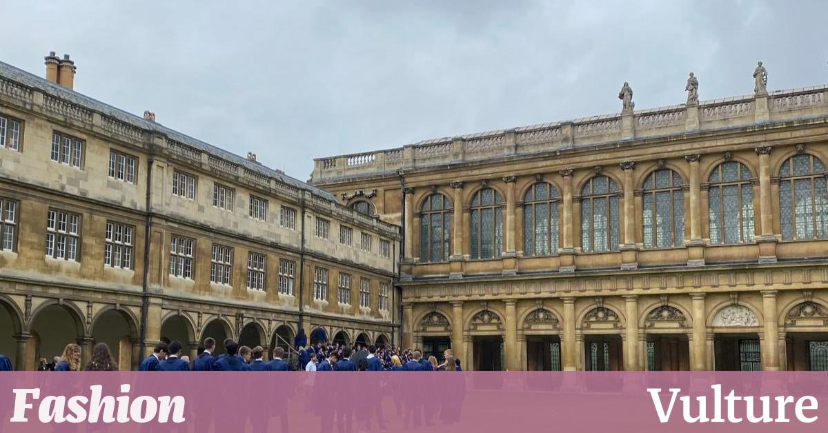 How to style your gown | Varsity